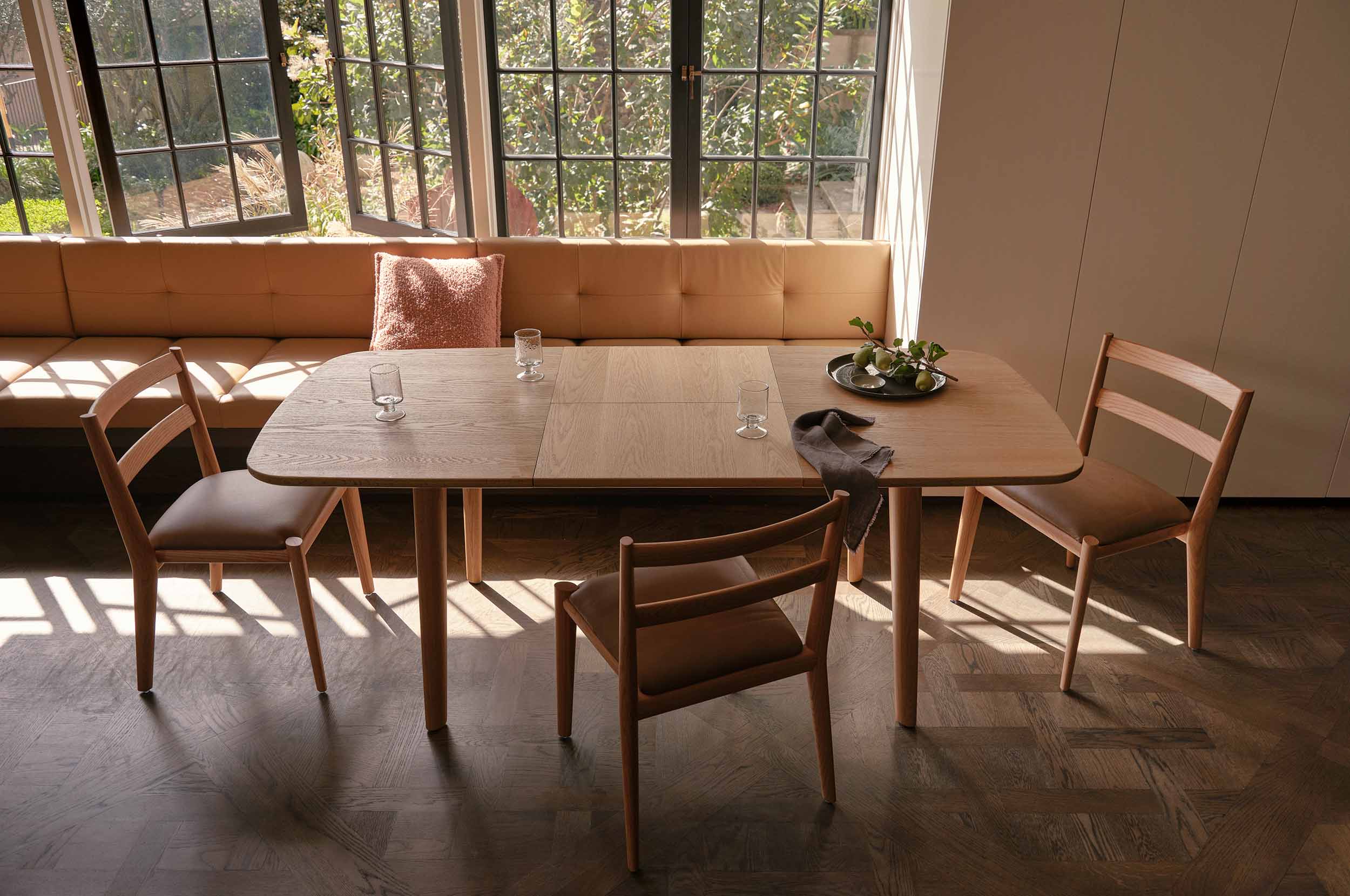 Magnolia 4-6 Seater Extendable Dining Table