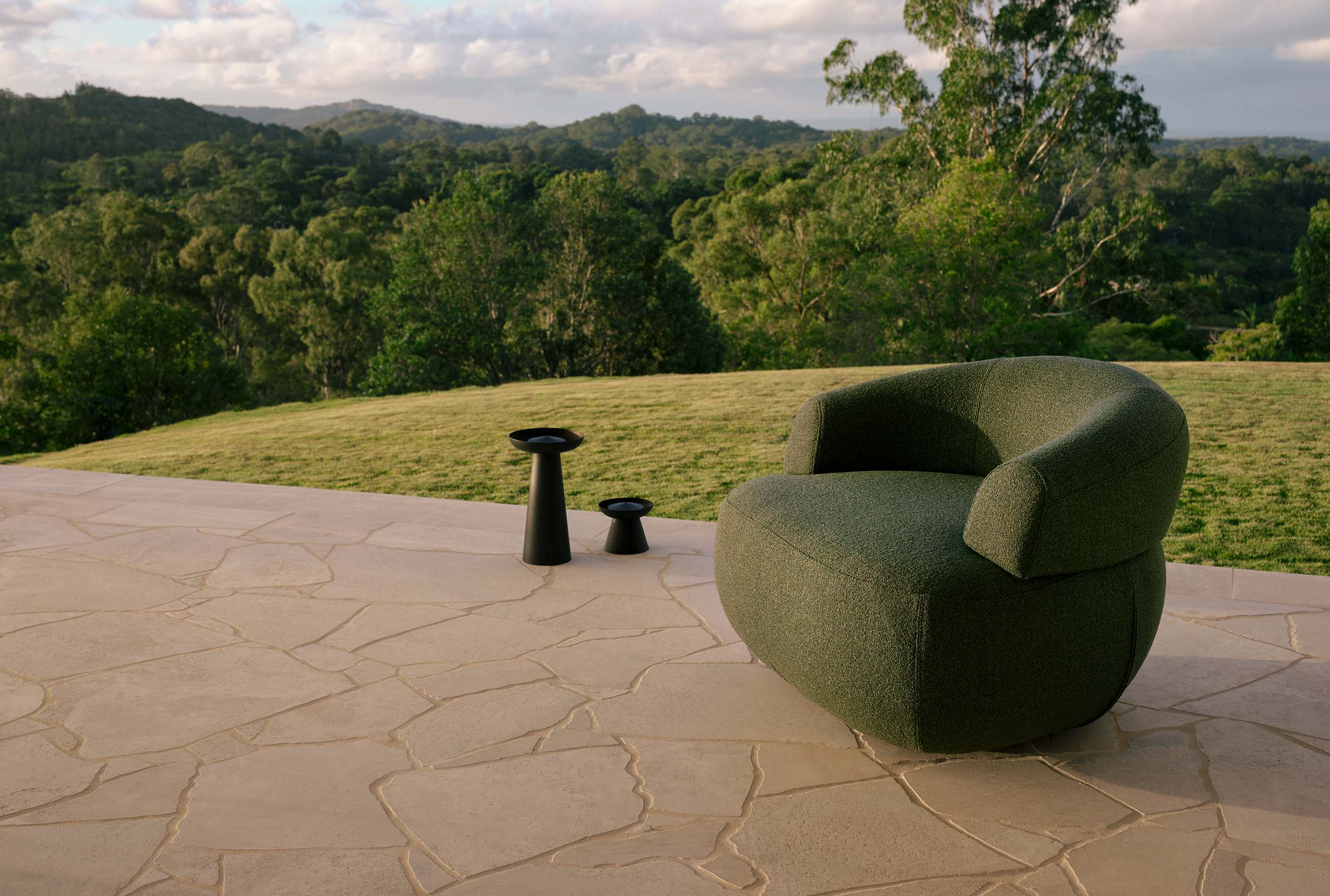 Aura Outdoor Swivel Lounge Chair