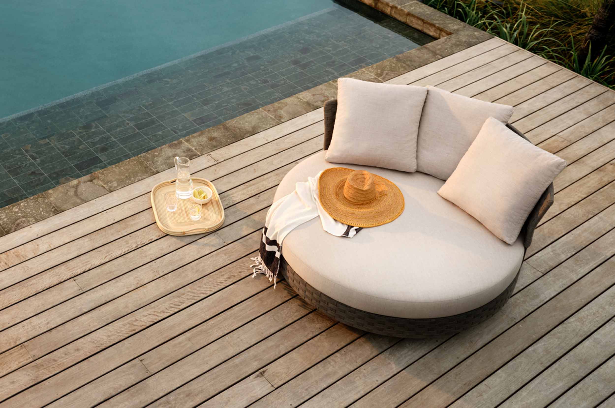 Delta Outdoor Circle Sofa